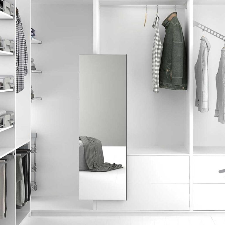 Pull-out mirror | Gamma Fittings